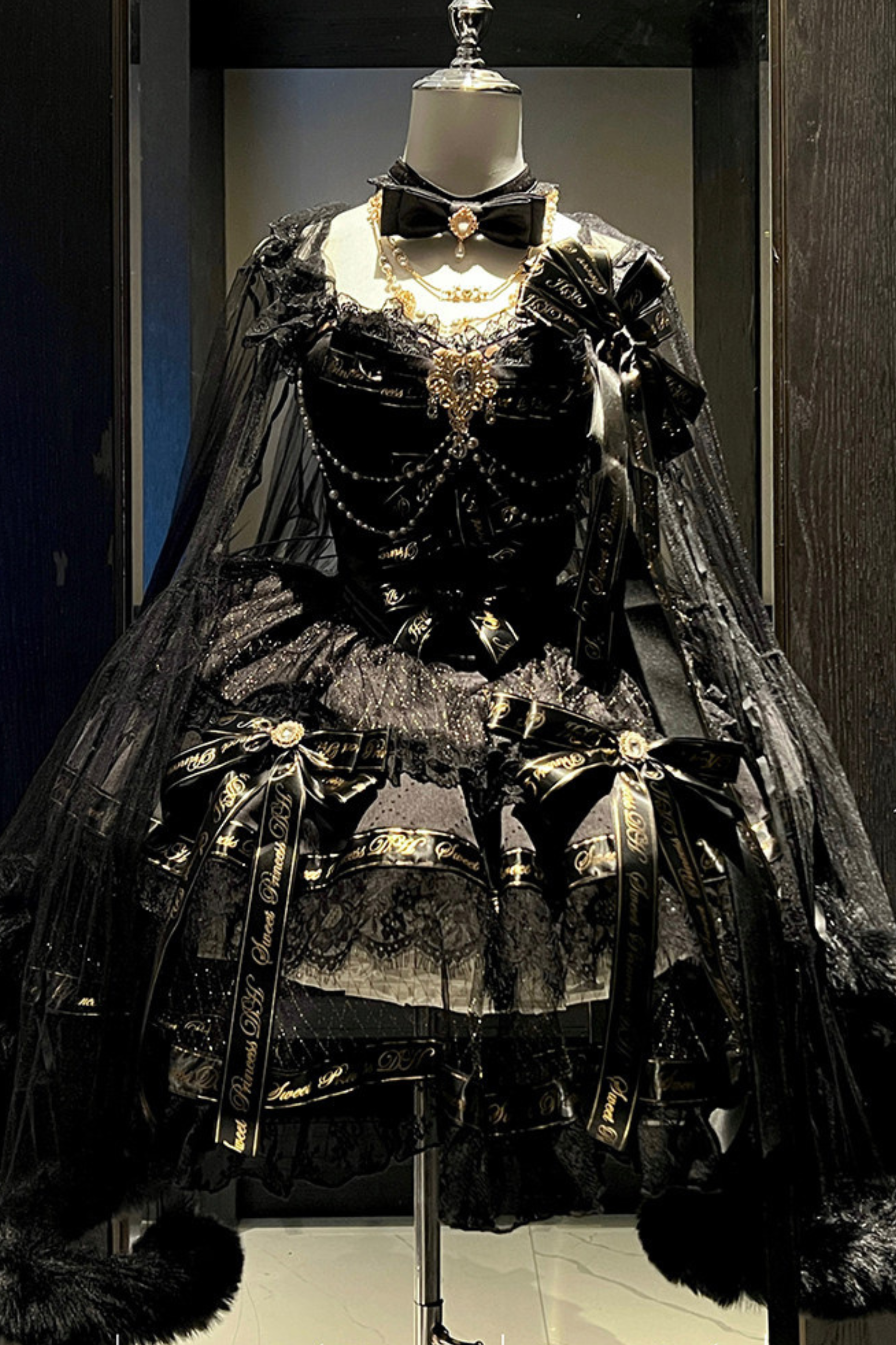Golden Gothic Dress + Choker + Sleeve + Badge – Belchic