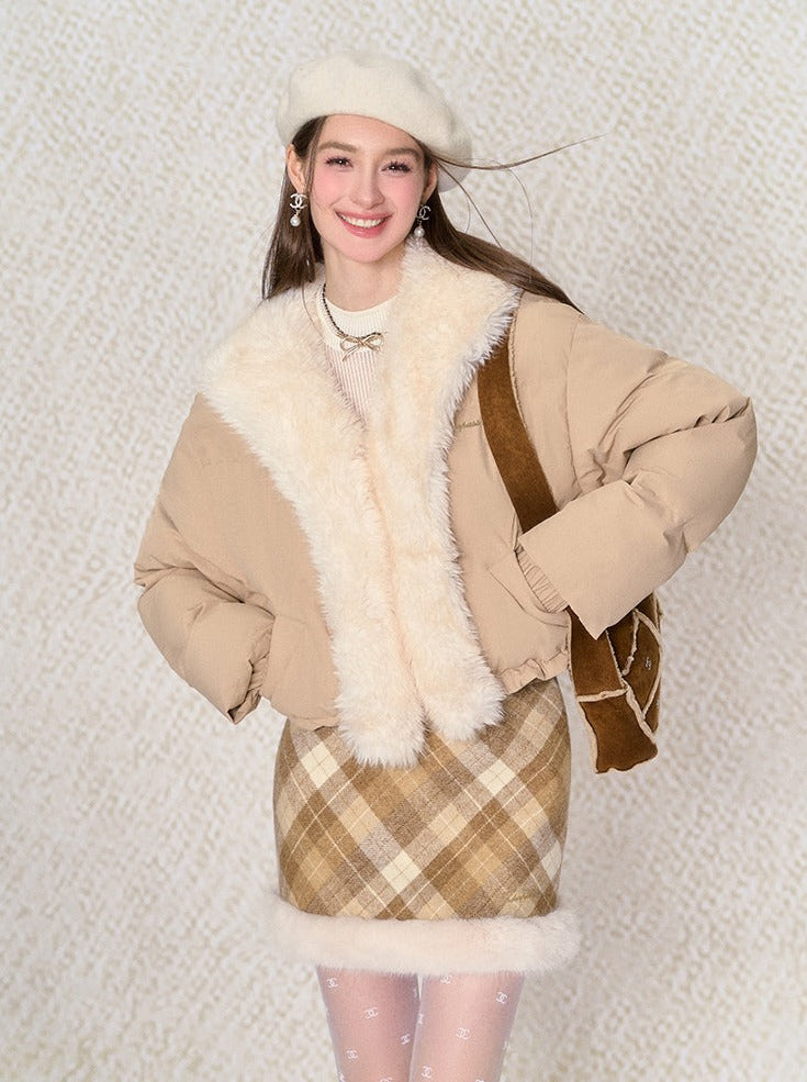 Small silhouette splicing quilting fur down jacket [Reservation item ...